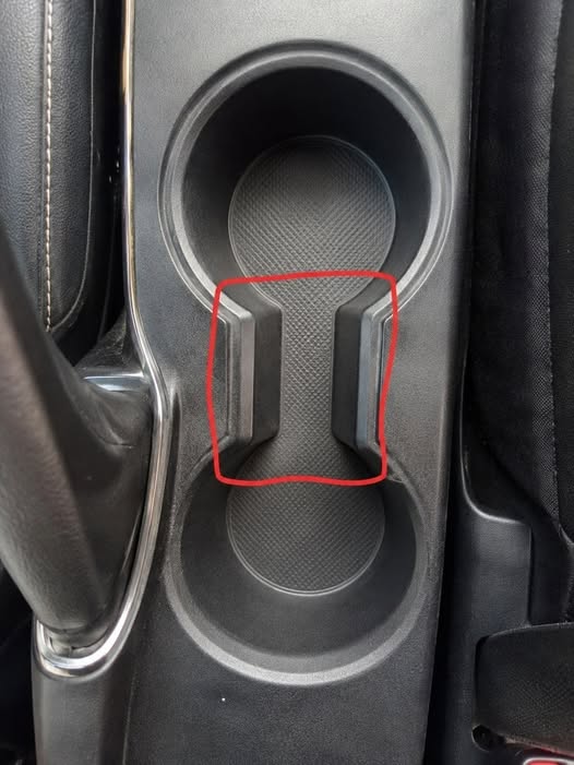 Most Drivers Have No Idea What This Car Cup Holder Gap Actually Does ...